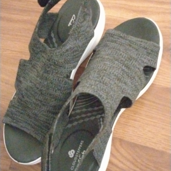 Cloudsteppers by Clarks | Shoes | Cloudsteppers By Clark Size 1 Wide ...